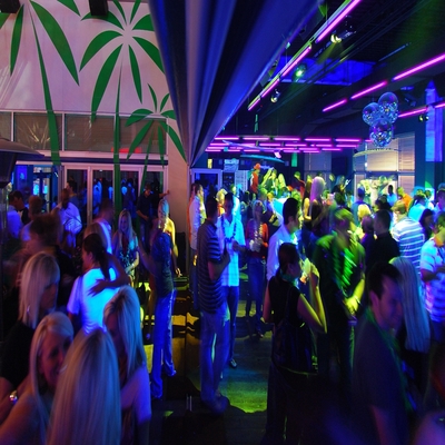 Shark Bar: Night Life Orlando, FL | Live! at the Pointe